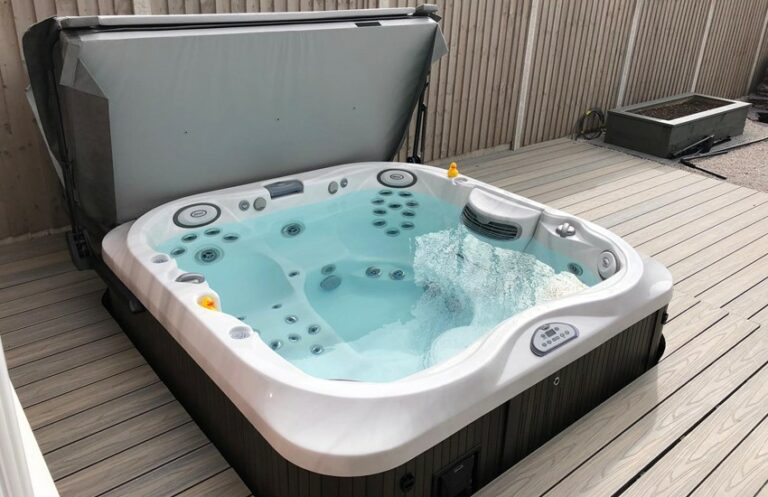 8 Simple Hot Tub Privacy Ideas For Any Budget | WhatSpa?