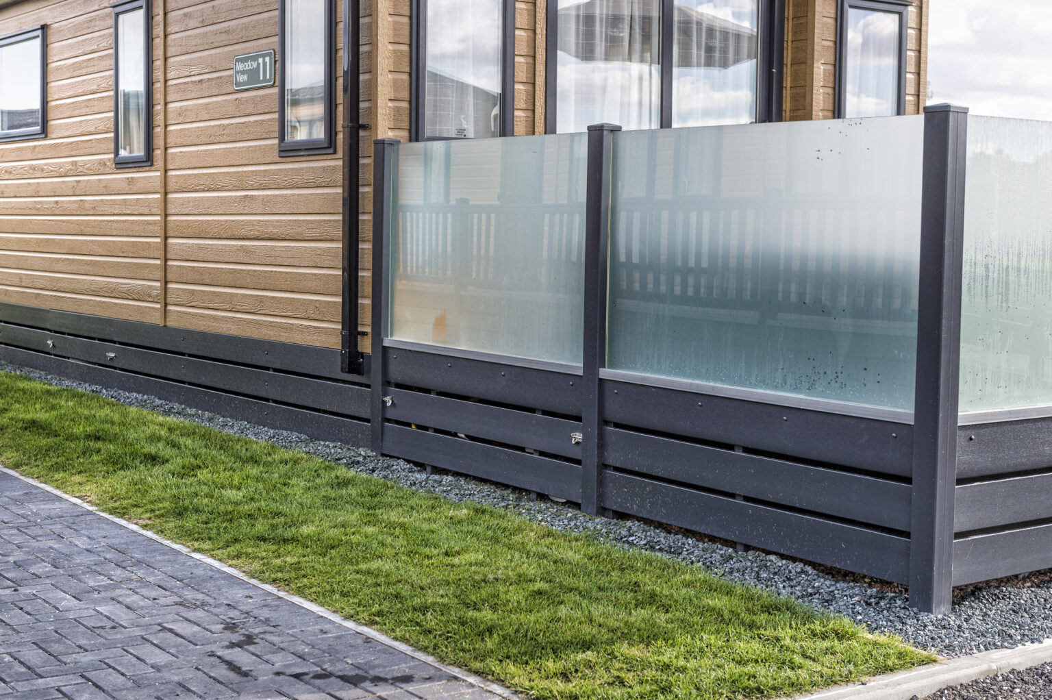 8 Simple Hot Tub Privacy Ideas For Any Budget | WhatSpa?